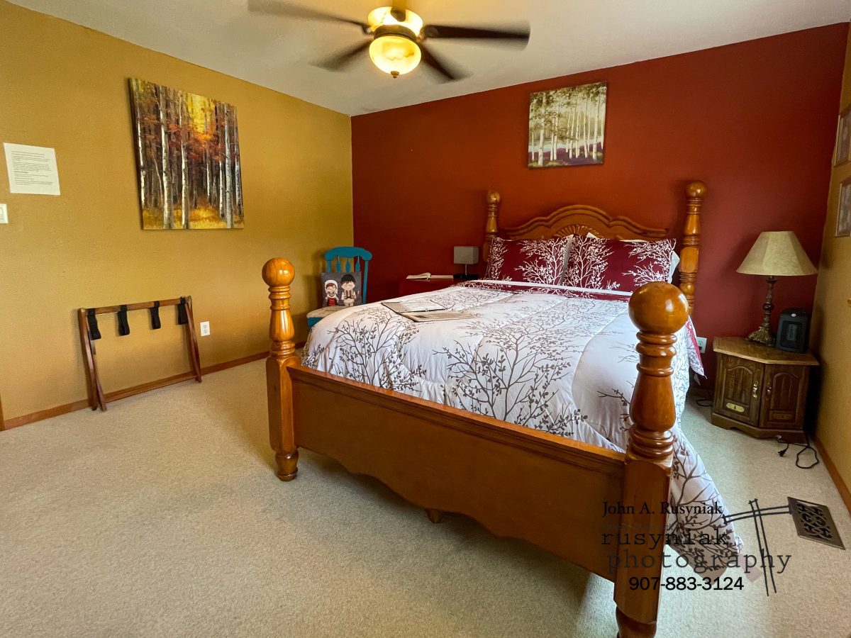 Moonberry Room - A Hyde Away Inn